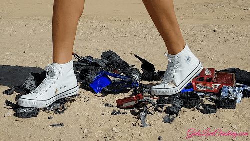 Tiana 6 - Crushing your favourite Cars (Close-up): GirlsLoveCrushing.com