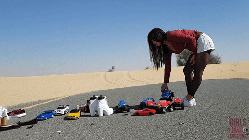 Roxy 1 Crushing Friends Toy Car Wide Angle