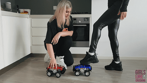 Girlsclub 2 Toy Car Crush X Treme