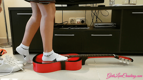 Analyn 18 Crushing Guitar