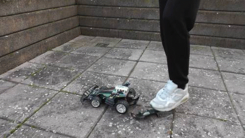 Doro - Racing Toy Car Crush: GirlsLoveCrushing.com