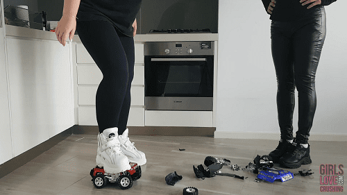 Oksana & Anastasija - Teach me Crushing!: GirlsLoveCrushing.com